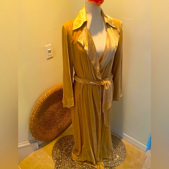 La Perla | Intimates & Sleepwear | La Perla Champagne Velvetsilk Robe ...